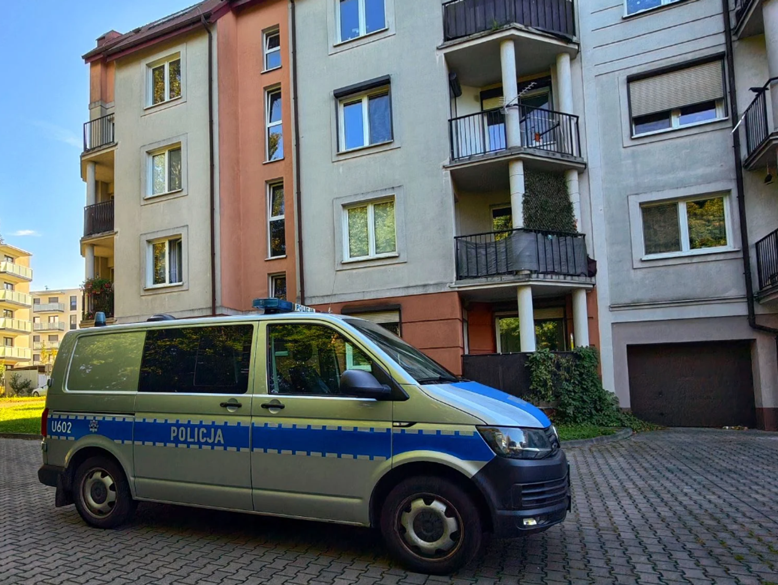 Tragedia w mieszkaniu. Ciało mężczyzny z ranami kłutymi