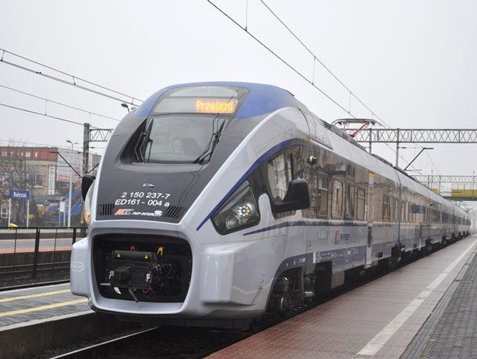 Zmiany w kursowaniu pociągów krajowych. PKP Intercity zawiesza część ...